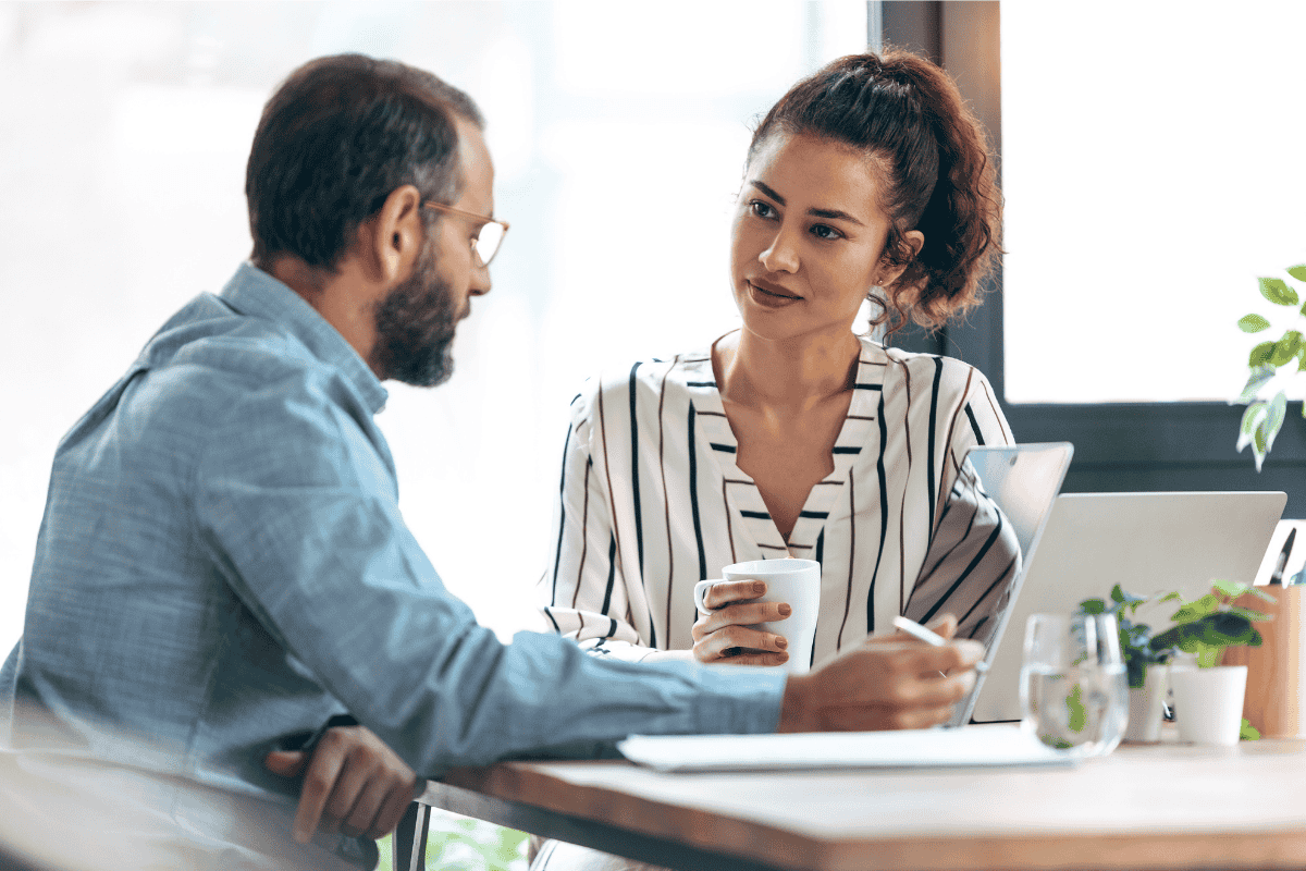 Azubi-Knigge: Wie solltest du dich am neuen Arbeitsplatz verhalten?